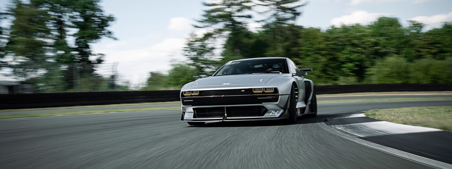 Dit is de N Vision 74, ’s werelds eerste waterstof-hybride sportauto