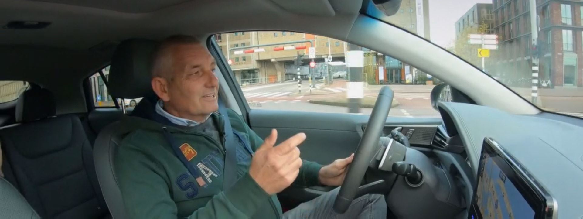 Allard Kalff van RTL Autowereld test de Hyundai IONIQ Electric