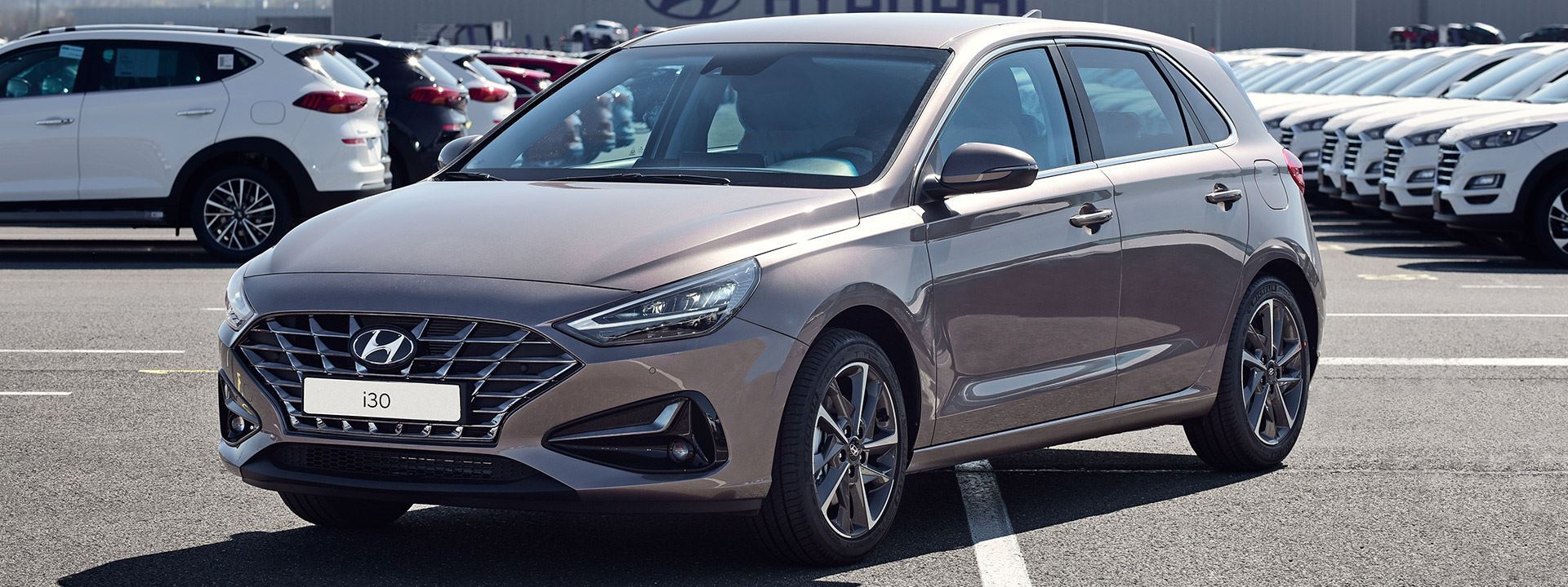 Vernieuwde Hyundai i30 rolt van de band